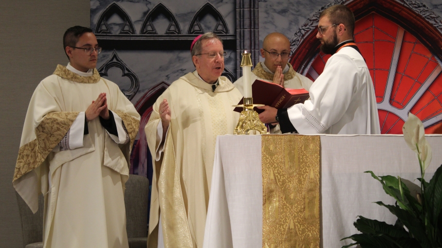 Five hundred NWI faithful gather to adore Jesus Christ | Diocese of Gary